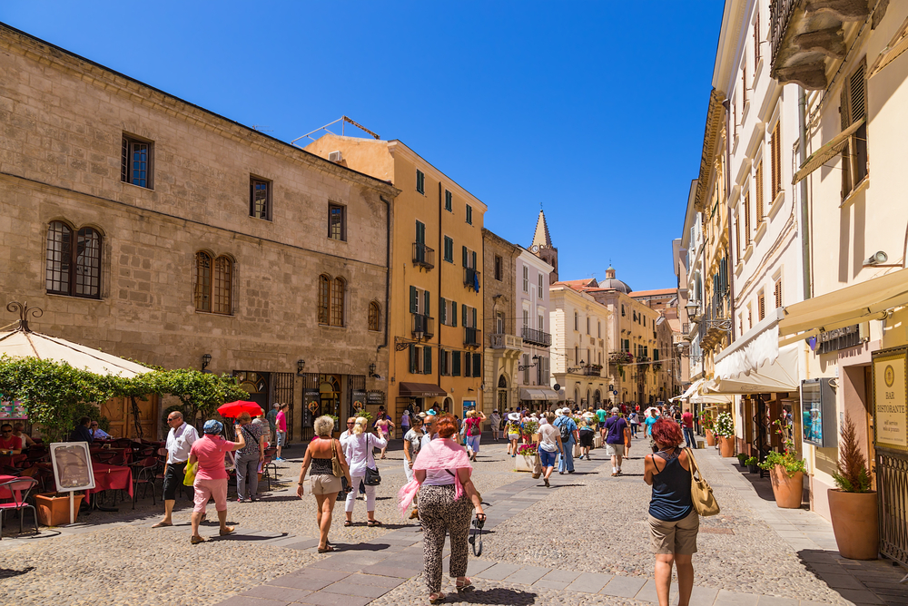 Alghero or San Teodoro: complete guide to your holiday in Sardinia